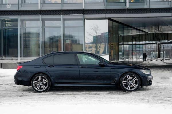 Blue BMW 750 2016 in Vilnius, with an engine capacity of 4.40 L and mileage of 149 thousand km for 27000 €, photo 3 on AUTOMOTO.COM.LV