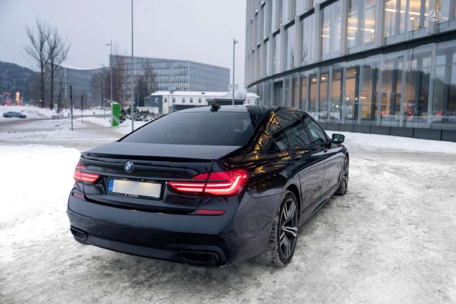 Zils BMW 750 2016 Viļņa, ar dzinēja tilpumu 4.40 L un nobraukumu 149 tūkst. km par 27000 €, foto 24 vietnē AUTOMOTO.COM.LV