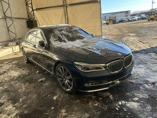 Blue BMW 750 2016 in Vilnius, with an engine capacity of 4.40 L and mileage of 218 thousand km for 11500 €, photo 1 on AUTOMOTO.COM.LV