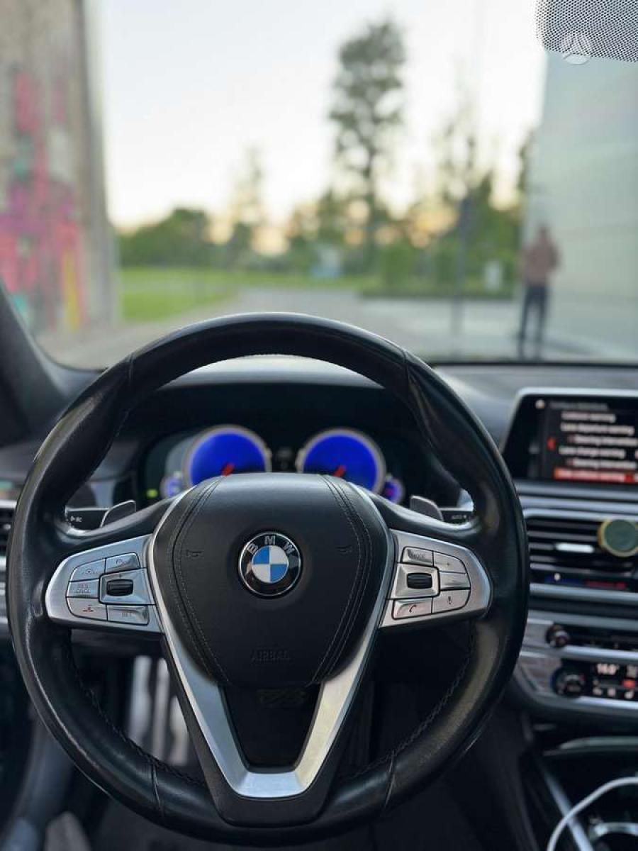 Zils BMW 750 2017 Viļņa, ar dzinēja tilpumu 4.40 L un nobraukumu 125 tūkst. km par 27500 €, foto 24 vietnē AUTOMOTO.COM.LV