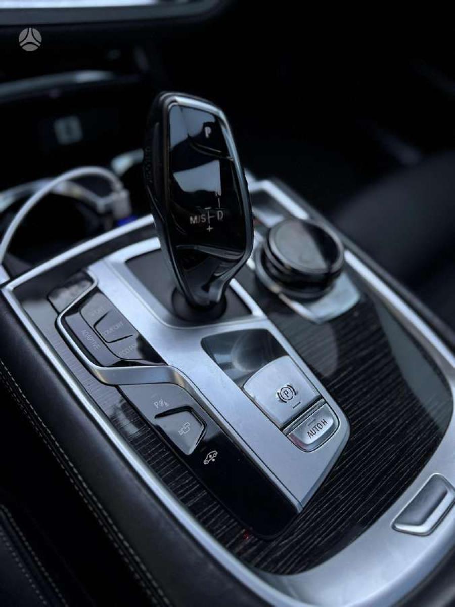 Zils BMW 750 2017 Viļņa, ar dzinēja tilpumu 4.40 L un nobraukumu 125 tūkst. km par 27500 €, foto 26 vietnē AUTOMOTO.COM.LV