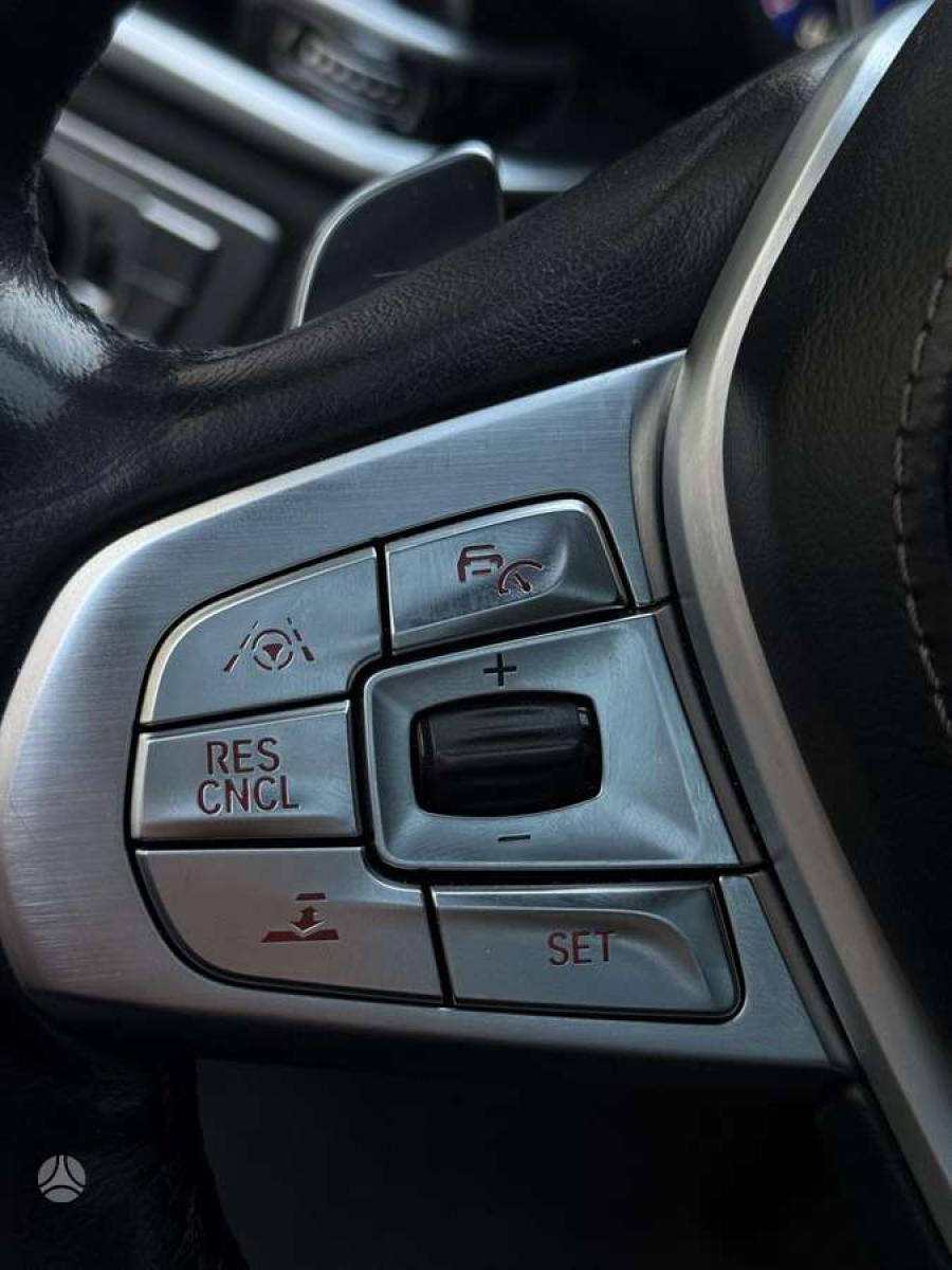 Zils BMW 750 2017 Viļņa, ar dzinēja tilpumu 4.40 L un nobraukumu 125 tūkst. km par 27500 €, foto 50 vietnē AUTOMOTO.COM.LV