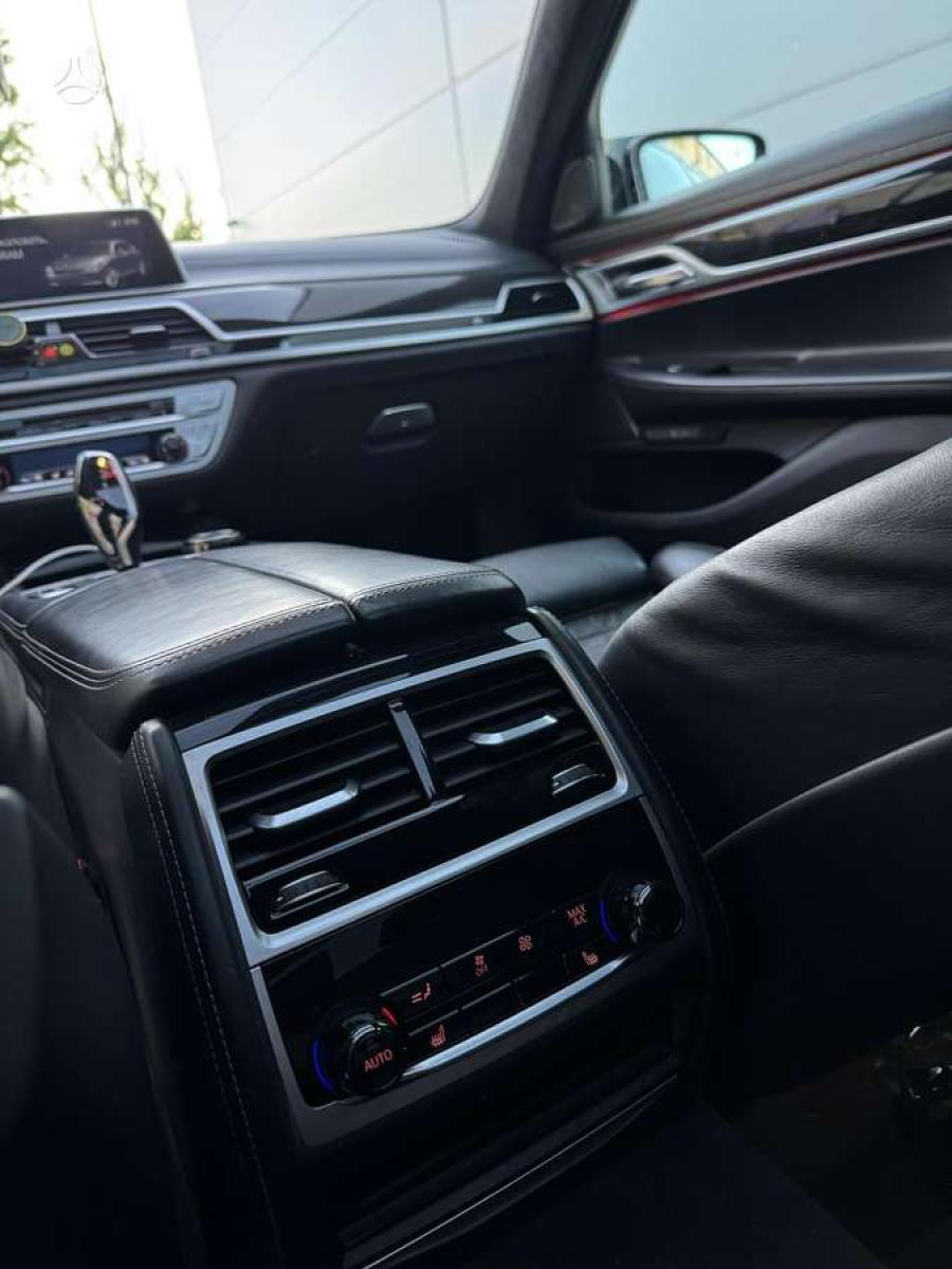 Zils BMW 750 2017 Viļņa, ar dzinēja tilpumu 4.40 L un nobraukumu 125 tūkst. km par 27500 €, foto 35 vietnē AUTOMOTO.COM.LV