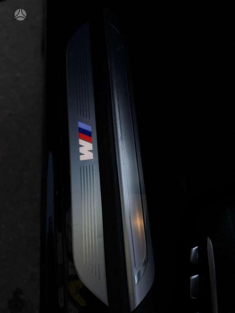 Zils BMW 750 2017 Viļņa, ar dzinēja tilpumu 4.40 L un nobraukumu 125 tūkst. km par 27500 €, foto 41 vietnē AUTOMOTO.COM.LV