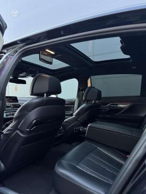 Zils BMW 750 2017 Viļņa, ar dzinēja tilpumu 4.40 L un nobraukumu 125 tūkst. km par 27500 €, foto 45 vietnē AUTOMOTO.COM.LV