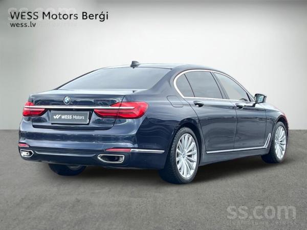 Blue BMW 750 2018 in Riga, with an engine capacity of 3.00 L and mileage of 185 thousand km for 29990 €, photo 2 on AUTOMOTO.COM.LV
