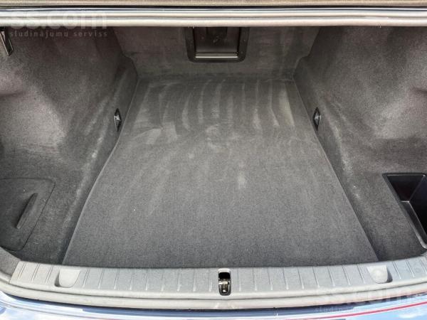 Blue BMW 750 2018 in Riga, with an engine capacity of 3.00 L and mileage of 185 thousand km for 29990 €, photo 10 on AUTOMOTO.COM.LV