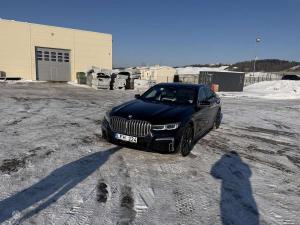 Blue BMW 750 2020 in Kaunas, with an engine capacity of 2.99 L and mileage of 151 thousand km for 44999 €, photo 2 on AUTOMOTO.COM.LV