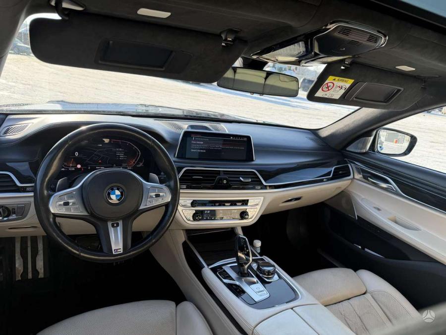 Blue BMW 750 2020 in Kaunas, with an engine capacity of 2.99 L and mileage of 151 thousand km for 44999 €, photo 9 on AUTOMOTO.COM.LV