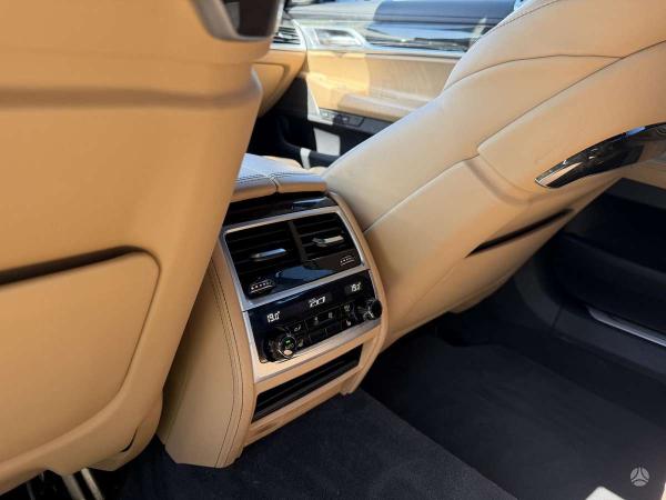 Zils BMW 750 2021 Marijampole, ar dzinēja tilpumu 4.40 L un nobraukumu 147 tūkst. km par 36500 €, foto 10 vietnē AUTOMOTO.COM.LV