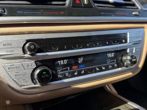 Zils BMW 750 2021 Marijampole, ar dzinēja tilpumu 4.40 L un nobraukumu 147 tūkst. km par 36500 €, foto 17 vietnē AUTOMOTO.COM.LV