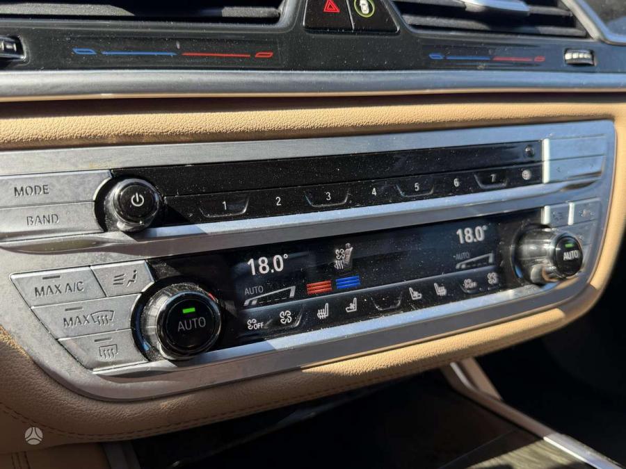 Zils BMW 750 2021 Marijampole, ar dzinēja tilpumu 4.40 L un nobraukumu 147 tūkst. km par 36500 €, foto 17 vietnē AUTOMOTO.COM.LV