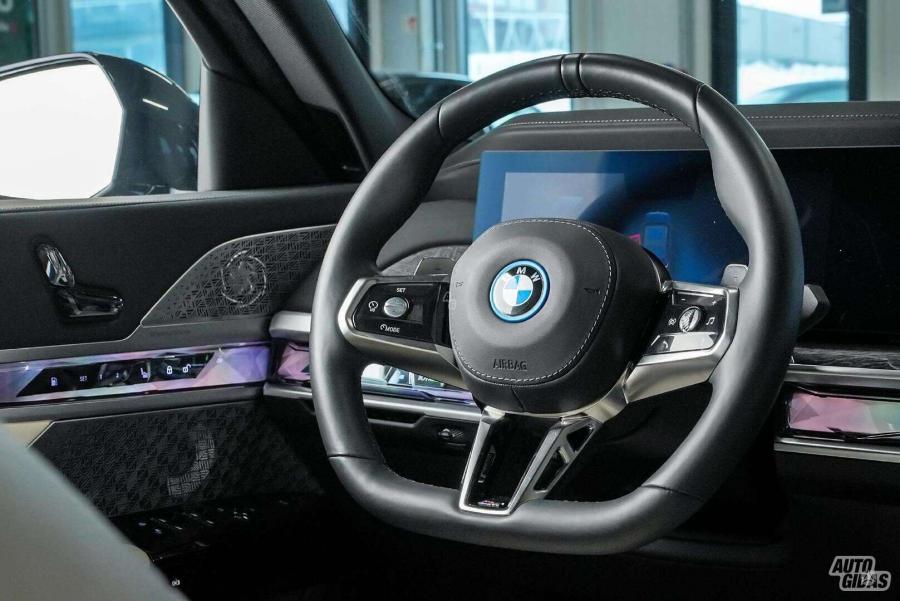 Zils BMW 750 2024 Marijampole, ar dzinēja tilpumu 3.00 L un nobraukumu 22 tūkst. km par 95950 €, foto 17 vietnē AUTOMOTO.COM.LV
