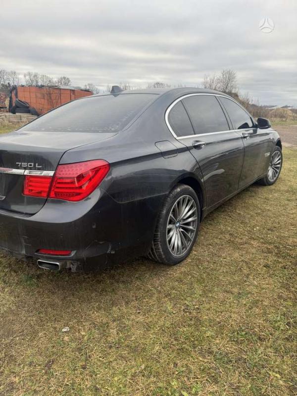 Brūns BMW 750 2011 Klaipėda, ar dzinēja tilpumu 4.40 L un nobraukumu 199 tūkst. km par 5000 €, foto 1 vietnē AUTOMOTO.COM.LV