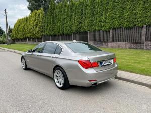 Brūns BMW 750 2011 Viļņa, ar dzinēja tilpumu 4.40 L un nobraukumu 151 tūkst. km par 7999 €, foto 4 vietnē AUTOMOTO.COM.LV