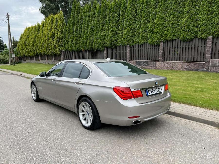 Brūns BMW 750 2011 Viļņa, ar dzinēja tilpumu 4.40 L un nobraukumu 151 tūkst. km par 7999 €, foto 4 vietnē AUTOMOTO.COM.LV