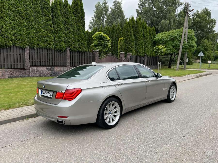 Brūns BMW 750 2011 Viļņa, ar dzinēja tilpumu 4.40 L un nobraukumu 151 tūkst. km par 7999 €, foto 5 vietnē AUTOMOTO.COM.LV