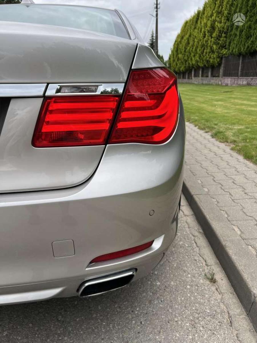 Brūns BMW 750 2011 Viļņa, ar dzinēja tilpumu 4.40 L un nobraukumu 151 tūkst. km par 7999 €, foto 8 vietnē AUTOMOTO.COM.LV