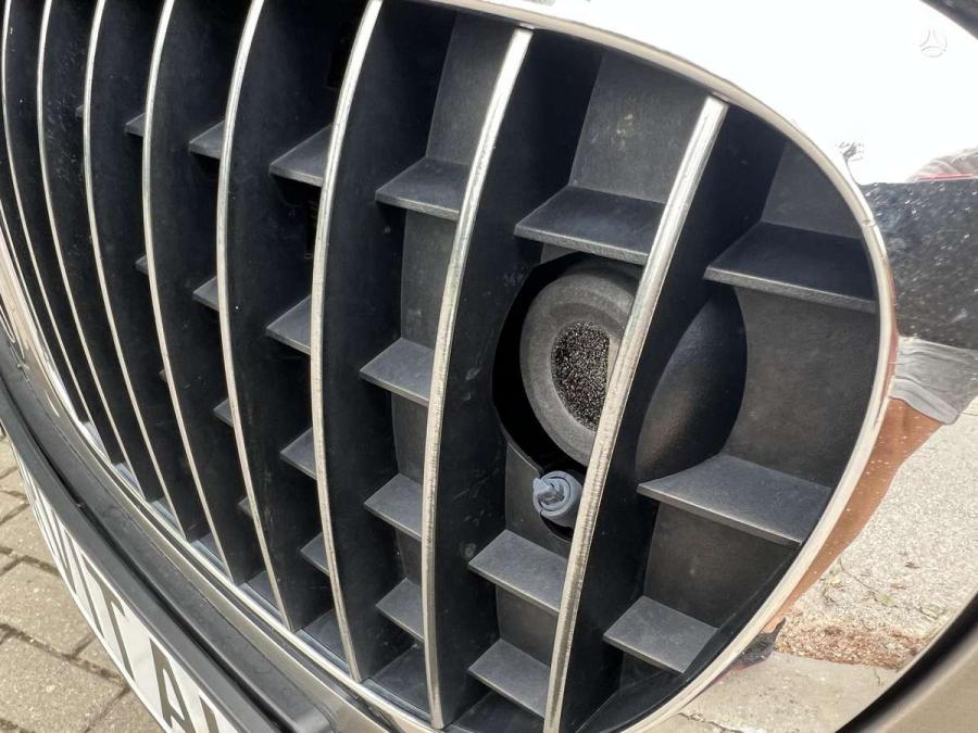 Brūns BMW 750 2011 Viļņa, ar dzinēja tilpumu 4.40 L un nobraukumu 151 tūkst. km par 7999 €, foto 12 vietnē AUTOMOTO.COM.LV