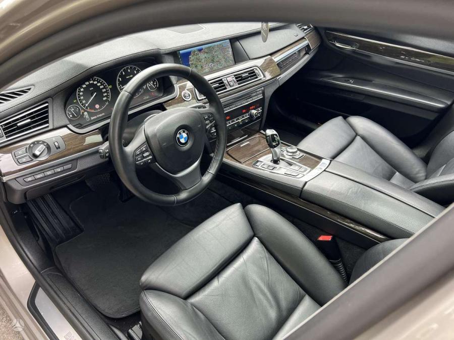 Brūns BMW 750 2011 Viļņa, ar dzinēja tilpumu 4.40 L un nobraukumu 151 tūkst. km par 7999 €, foto 15 vietnē AUTOMOTO.COM.LV