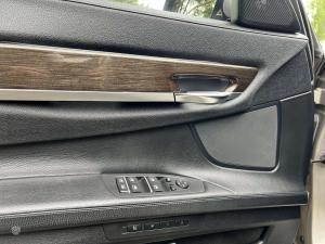 Brūns BMW 750 2011 Viļņa, ar dzinēja tilpumu 4.40 L un nobraukumu 151 tūkst. km par 7999 €, foto 16 vietnē AUTOMOTO.COM.LV