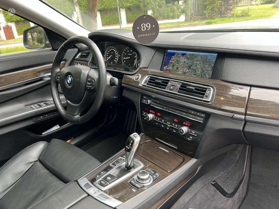 Brūns BMW 750 2011 Viļņa, ar dzinēja tilpumu 4.40 L un nobraukumu 151 tūkst. km par 7999 €, foto 19 vietnē AUTOMOTO.COM.LV