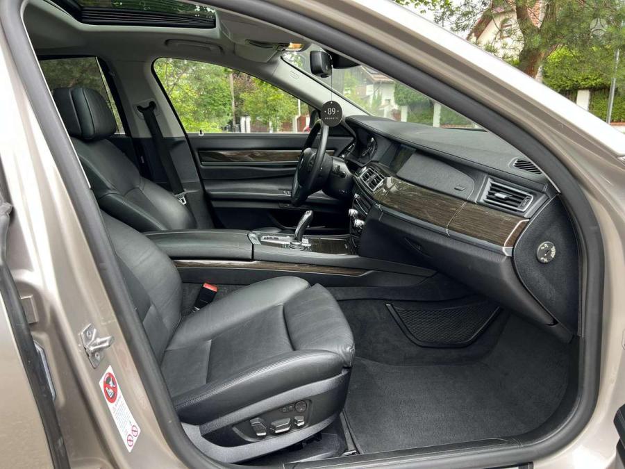 Brūns BMW 750 2011 Viļņa, ar dzinēja tilpumu 4.40 L un nobraukumu 151 tūkst. km par 7999 €, foto 20 vietnē AUTOMOTO.COM.LV