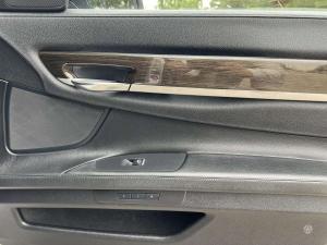 Brūns BMW 750 2011 Viļņa, ar dzinēja tilpumu 4.40 L un nobraukumu 151 tūkst. km par 7999 €, foto 22 vietnē AUTOMOTO.COM.LV