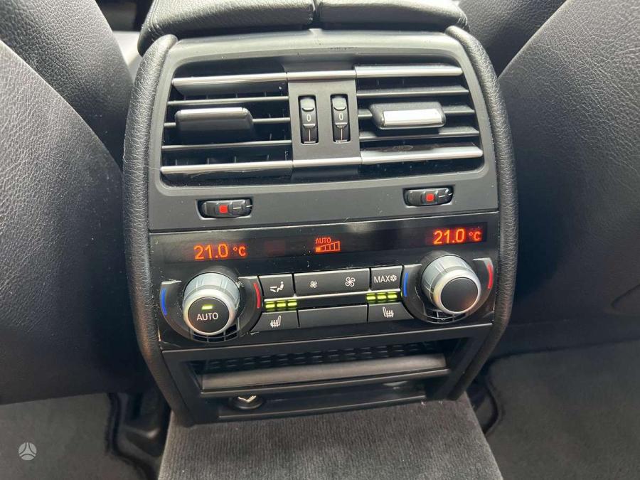 Brūns BMW 750 2011 Viļņa, ar dzinēja tilpumu 4.40 L un nobraukumu 151 tūkst. km par 7999 €, foto 24 vietnē AUTOMOTO.COM.LV