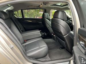 Brūns BMW 750 2011 Viļņa, ar dzinēja tilpumu 4.40 L un nobraukumu 151 tūkst. km par 7999 €, foto 26 vietnē AUTOMOTO.COM.LV