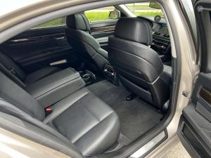 Brūns BMW 750 2011 Viļņa, ar dzinēja tilpumu 4.40 L un nobraukumu 151 tūkst. km par 7999 €, foto 27 vietnē AUTOMOTO.COM.LV