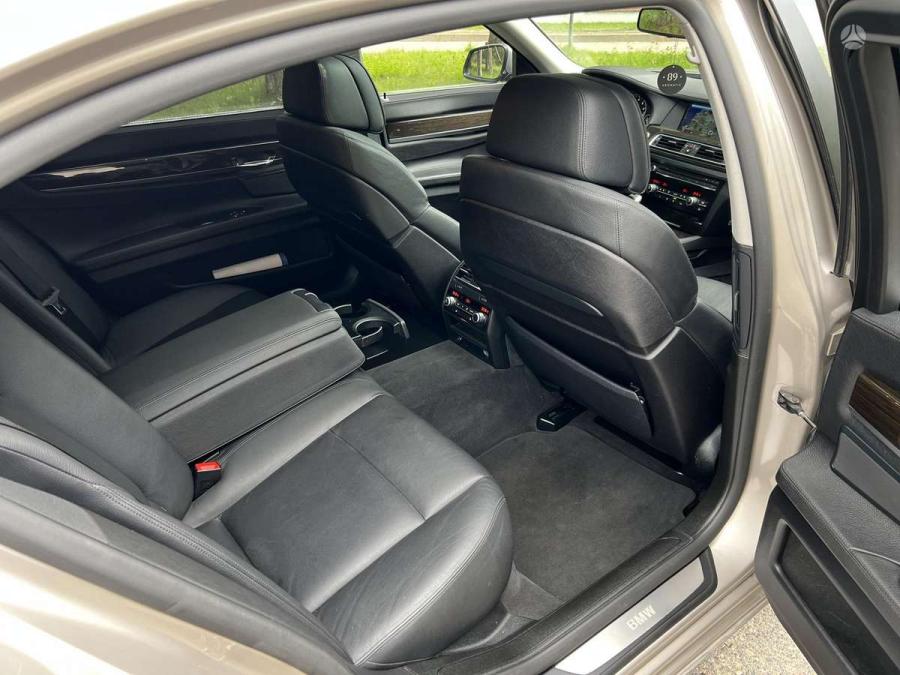 Brūns BMW 750 2011 Viļņa, ar dzinēja tilpumu 4.40 L un nobraukumu 151 tūkst. km par 7999 €, foto 27 vietnē AUTOMOTO.COM.LV