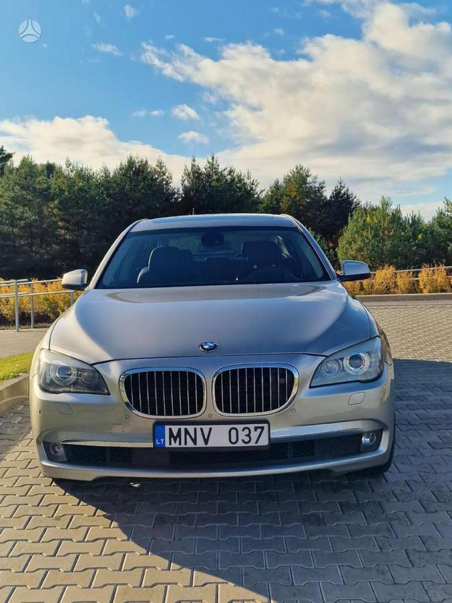 Brown BMW 750 2013 in Vilnius, with an engine capacity of 4.40 L and mileage of 148 thousand km for 9400 €, photo 2 on AUTOMOTO.COM.LV