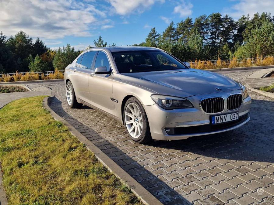 Brown BMW 750 2013 in Vilnius, with an engine capacity of 4.40 L and mileage of 148 thousand km for 9400 €, photo 3 on AUTOMOTO.COM.LV