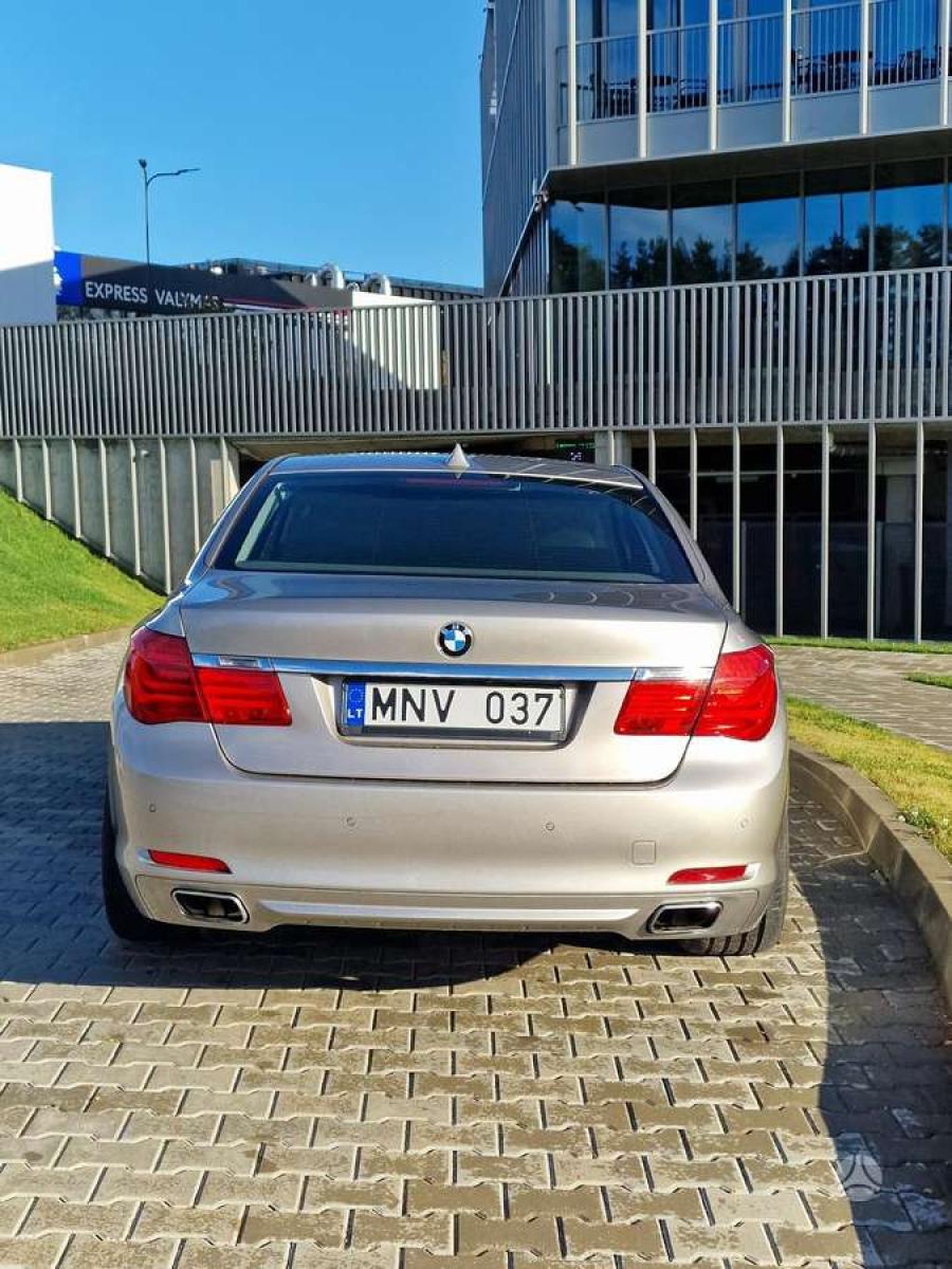 Brown BMW 750 2013 in Vilnius, with an engine capacity of 4.40 L and mileage of 148 thousand km for 9400 €, photo 5 on AUTOMOTO.COM.LV