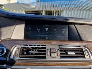 Brown BMW 750 2013 in Vilnius, with an engine capacity of 4.40 L and mileage of 148 thousand km for 9400 €, photo 8 on AUTOMOTO.COM.LV