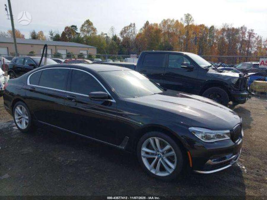 Brown BMW 750 2016 in Vilnius, with an engine capacity of 4.40 L and mileage of 239 thousand km for 14999 €, photo 4 on AUTOMOTO.COM.LV