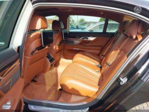 Brown BMW 750 2016 in Vilnius, with an engine capacity of 4.40 L and mileage of 239 thousand km for 14999 €, photo 12 on AUTOMOTO.COM.LV