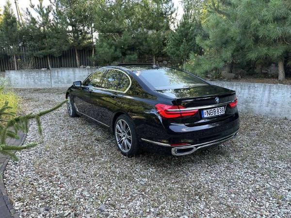 Brown BMW 750 2017 in Marijampole, with an engine capacity of 2.99 L and mileage of 123 thousand km for 33500 €, photo 3 on AUTOMOTO.COM.LV