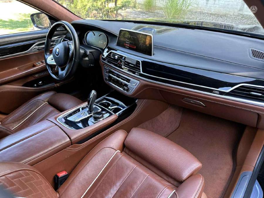 Brūns BMW 750 2017 Marijampole, ar dzinēja tilpumu 2.99 L un nobraukumu 123 tūkst. km par 33500 €, foto 16 vietnē AUTOMOTO.COM.LV