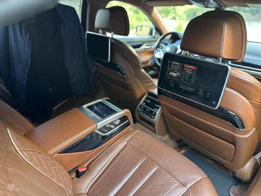 Brūns BMW 750 2017 Marijampole, ar dzinēja tilpumu 2.99 L un nobraukumu 123 tūkst. km par 33500 €, foto 18 vietnē AUTOMOTO.COM.LV