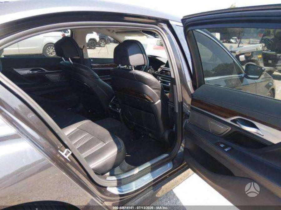 Brūns BMW 750 2020 Viļņa, ar dzinēja tilpumu 4.40 L un nobraukumu 75 tūkst. km par 16999 €, foto 13 vietnē AUTOMOTO.COM.LV