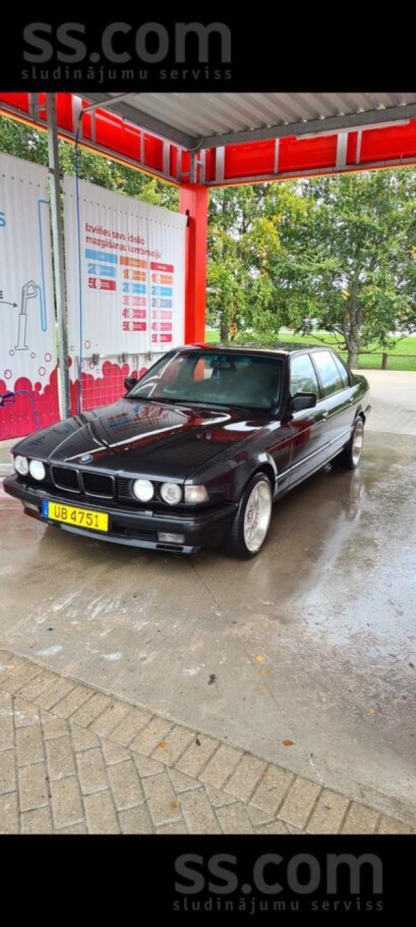 Grey BMW 750 1988 in Talsi, with an engine capacity of 5.00 L and mileage of 300 thousand km for 6500 €, photo 1 on AUTOMOTO.COM.LV