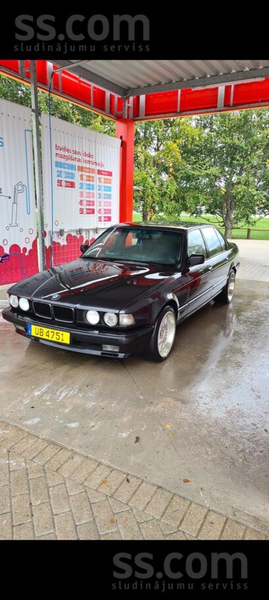Grey BMW 750 1988 in Talsi, with an engine capacity of 5.00 L and mileage of 300 thousand km for 6500 €, photo 1 on AUTOMOTO.COM.LV