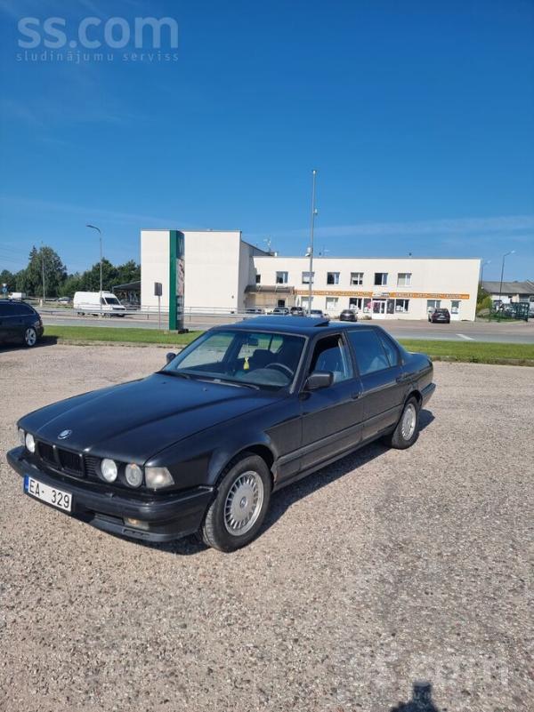 Pelēks BMW 750 1988 Talsi, ar dzinēja tilpumu 5.00 L un nobraukumu 300 tūkst. km par 6500 €, foto 2 vietnē AUTOMOTO.COM.LV