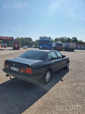 Grey BMW 750 1988 in Talsi, with an engine capacity of 5.00 L and mileage of 300 thousand km for 6500 €, photo 5 on AUTOMOTO.COM.LV