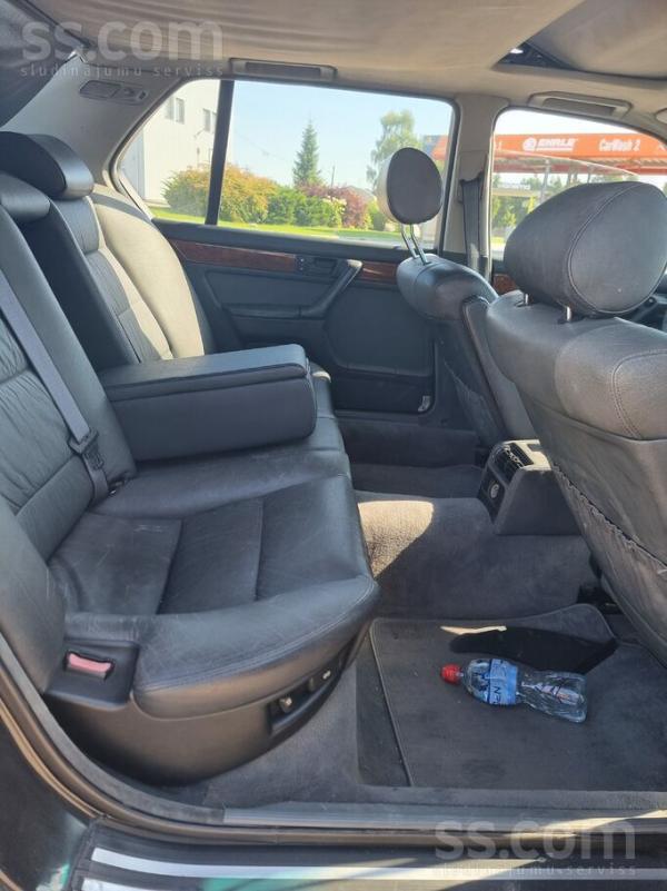 Grey BMW 750 1988 in Talsi, with an engine capacity of 5.00 L and mileage of 300 thousand km for 6500 €, photo 5 on AUTOMOTO.COM.LV