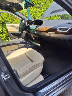 Pelēks BMW 750 2005 Rīga, ar dzinēja tilpumu 4.80 L un nobraukumu 170 tūkst. km par 6500 €, foto 14 vietnē AUTOMOTO.COM.LV
