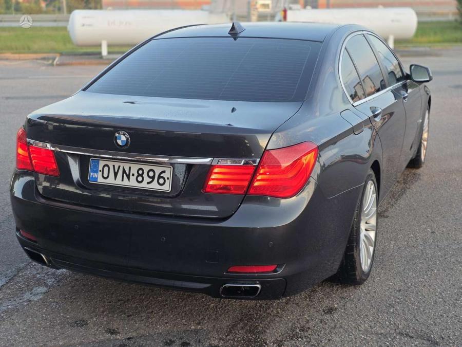 Pelēks BMW 750 2008 Kretinga, ar dzinēja tilpumu 4.40 L un nobraukumu 194 tūkst. km par 6600 €, foto 4 vietnē AUTOMOTO.COM.LV