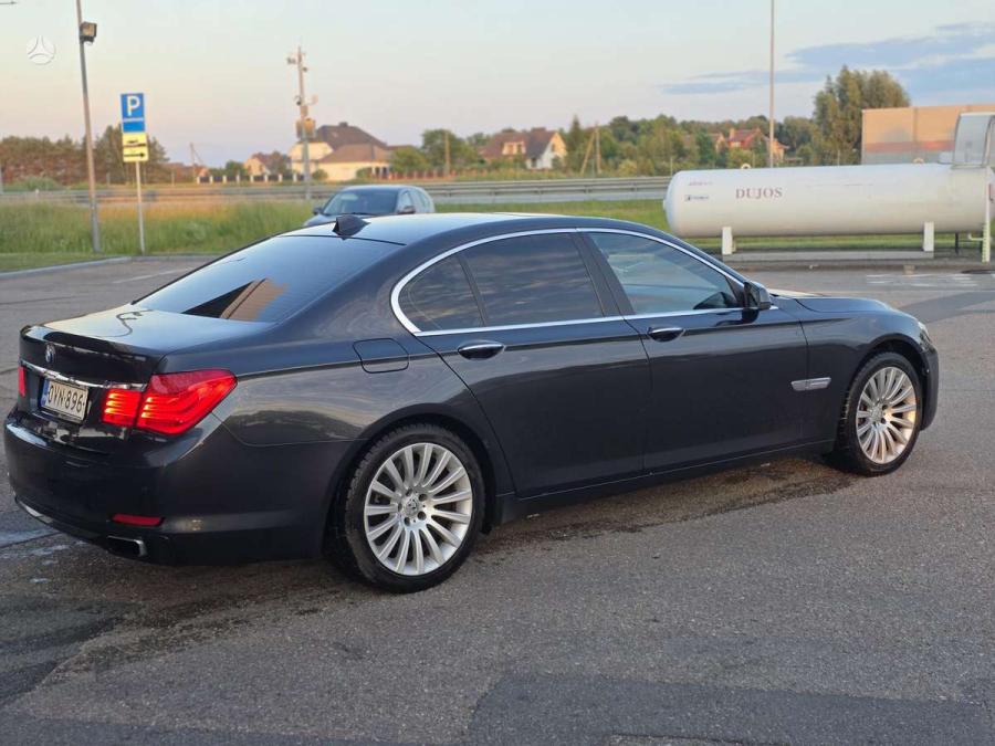 Pelēks BMW 750 2008 Kretinga, ar dzinēja tilpumu 4.40 L un nobraukumu 194 tūkst. km par 6600 €, foto 6 vietnē AUTOMOTO.COM.LV